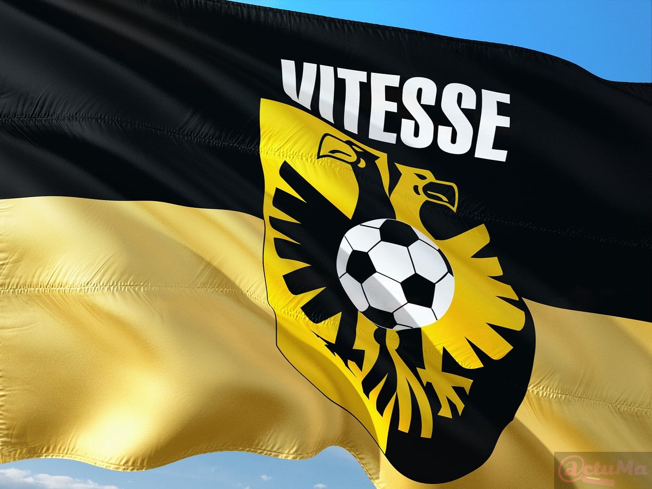 Vitesse vindt nieuwe aandeelhouders en voorkomt licentie-intrekking